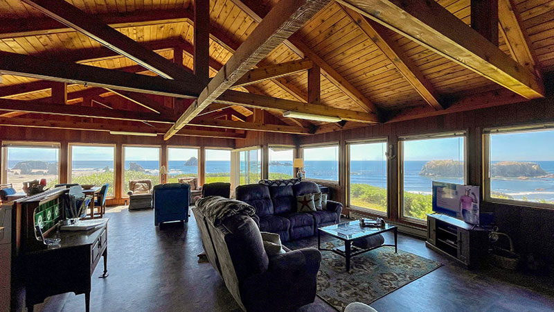 The Endless Views Beach House Vacation Rental - Bandon, Oregon Coast